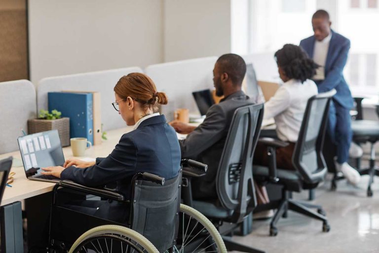 Comment favoriser l'inclusion des personnes en situation de handicap en ...